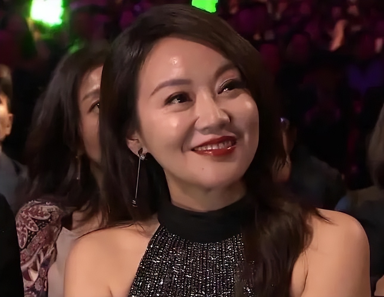 52-year-old Yan Ni compared with 51-year-old Wu Yue, the difference ...