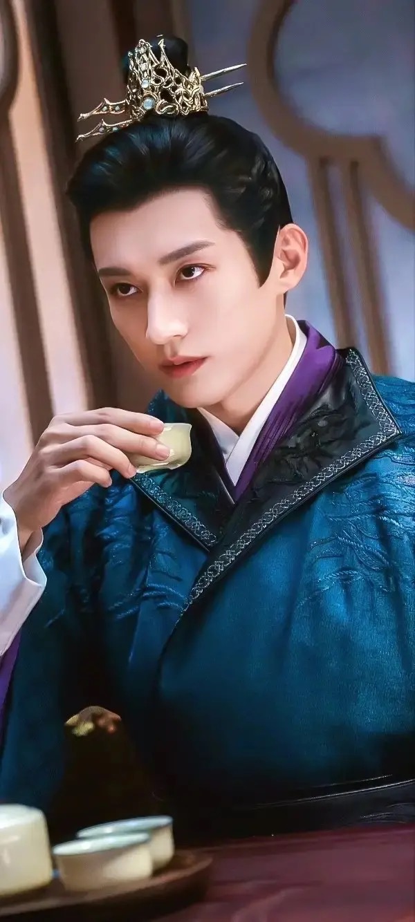 Obviously the same person, after performing "Dajiang Dahe" and then ...