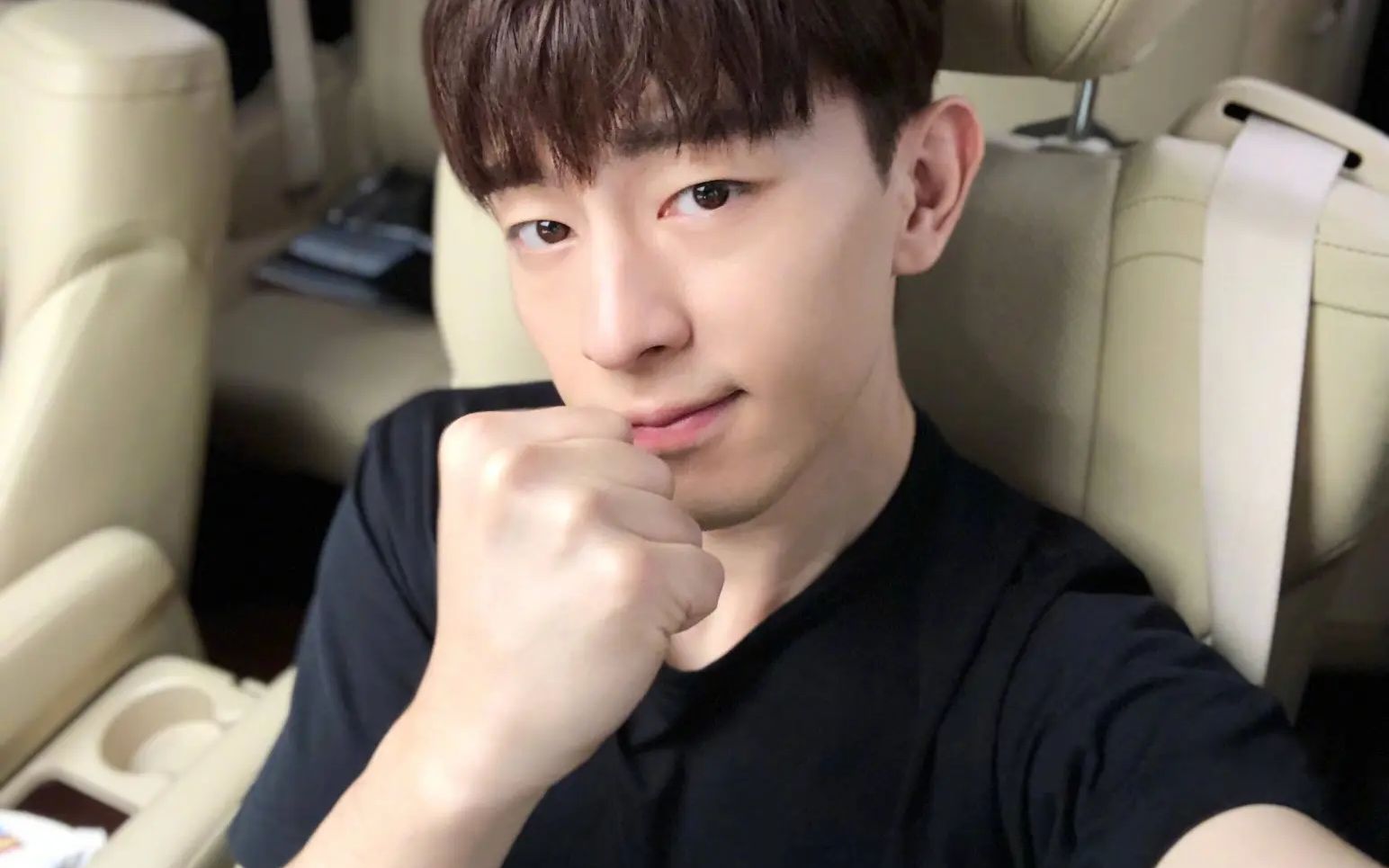 One year after being "forced to withdraw from the Internet", looking at Deng Lun's current ...