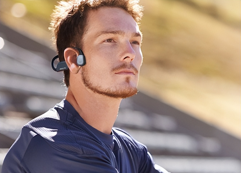 Good sports companion Philips A8606 and A6606 bone conduction ...