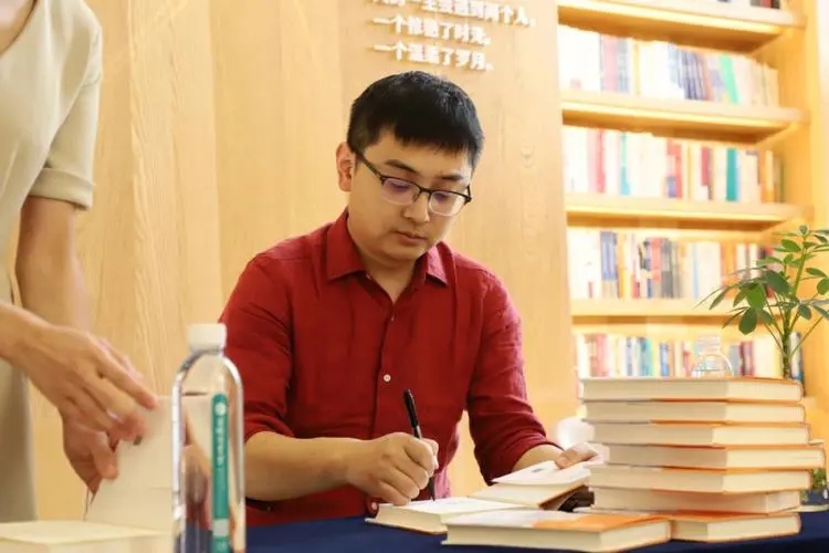 The man who interprets Jin Yong's novels very well finally set his ...
