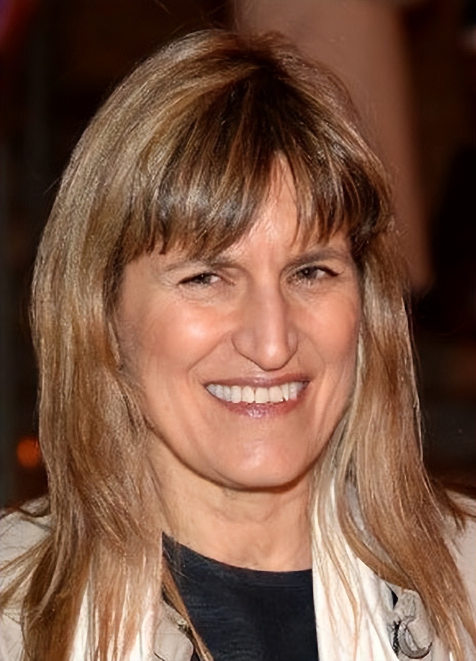 Catherine Hardwick: Independent Thinking Woman Who Sets the Bar for ...