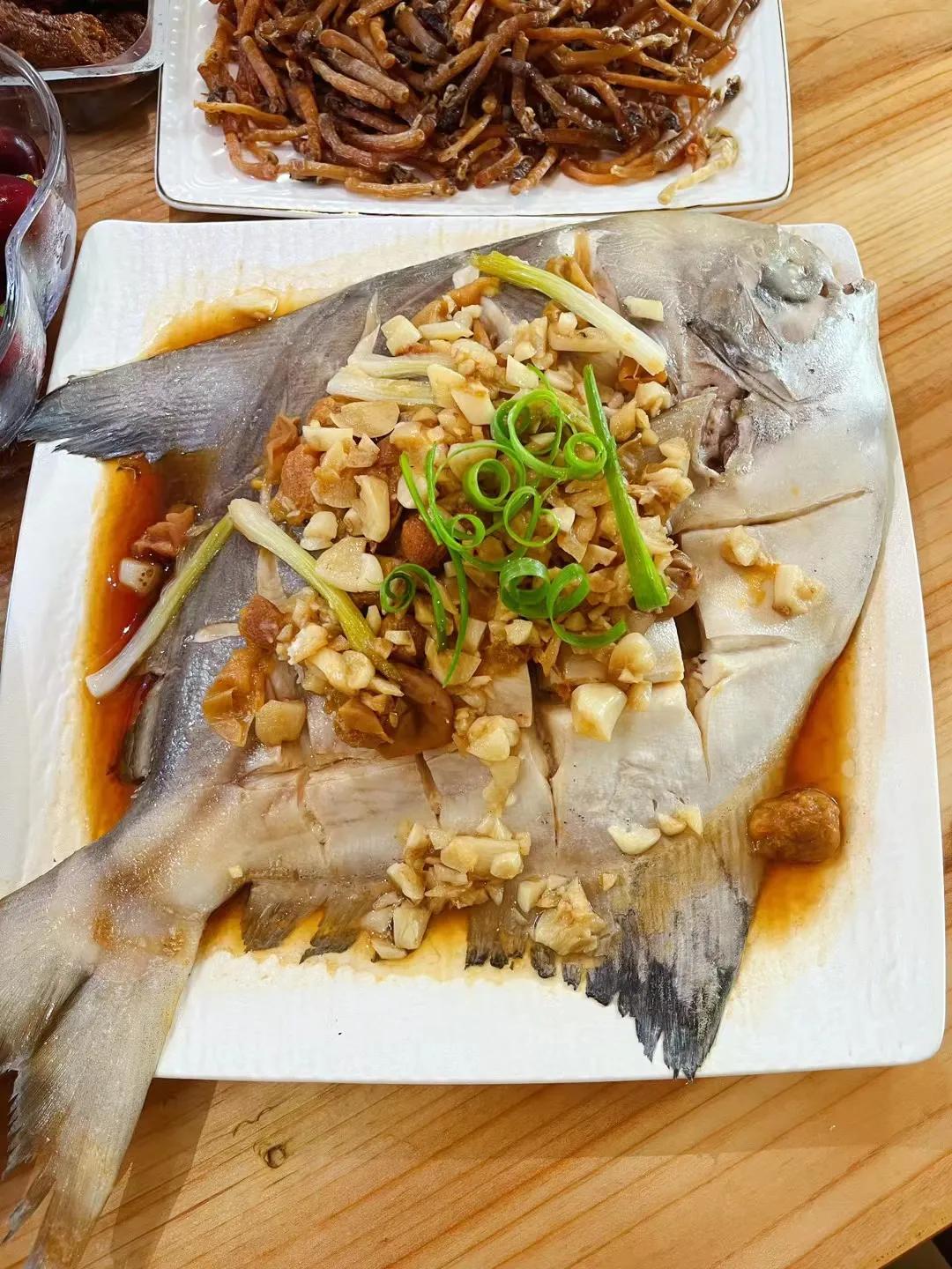 The cooking process of braised fish requires great skill and experience ...