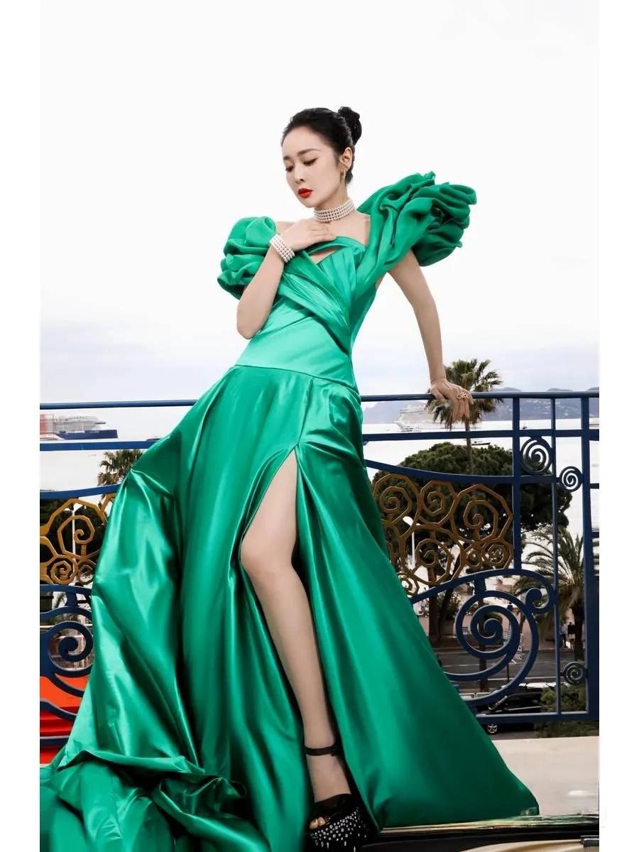 Sister-in-law "The Knockout" Cannes red carpet, the domineering green ...