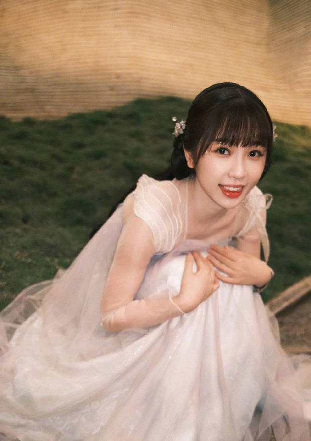 Yu Shuxin posted beautiful photos on the set of the new drama - iNEWS