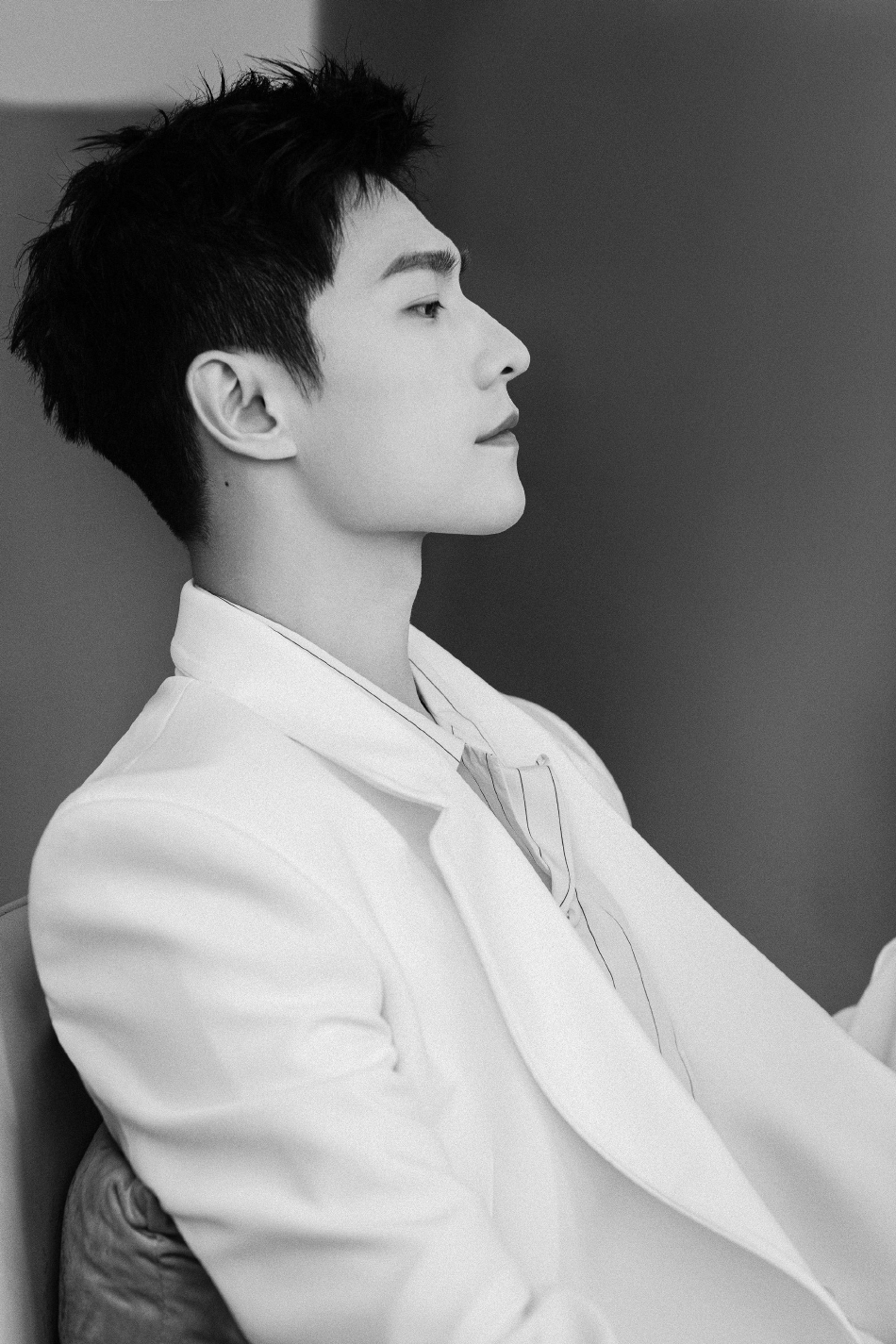 Fairy looks! Photos of Yang Yang's white suit event released - iMedia