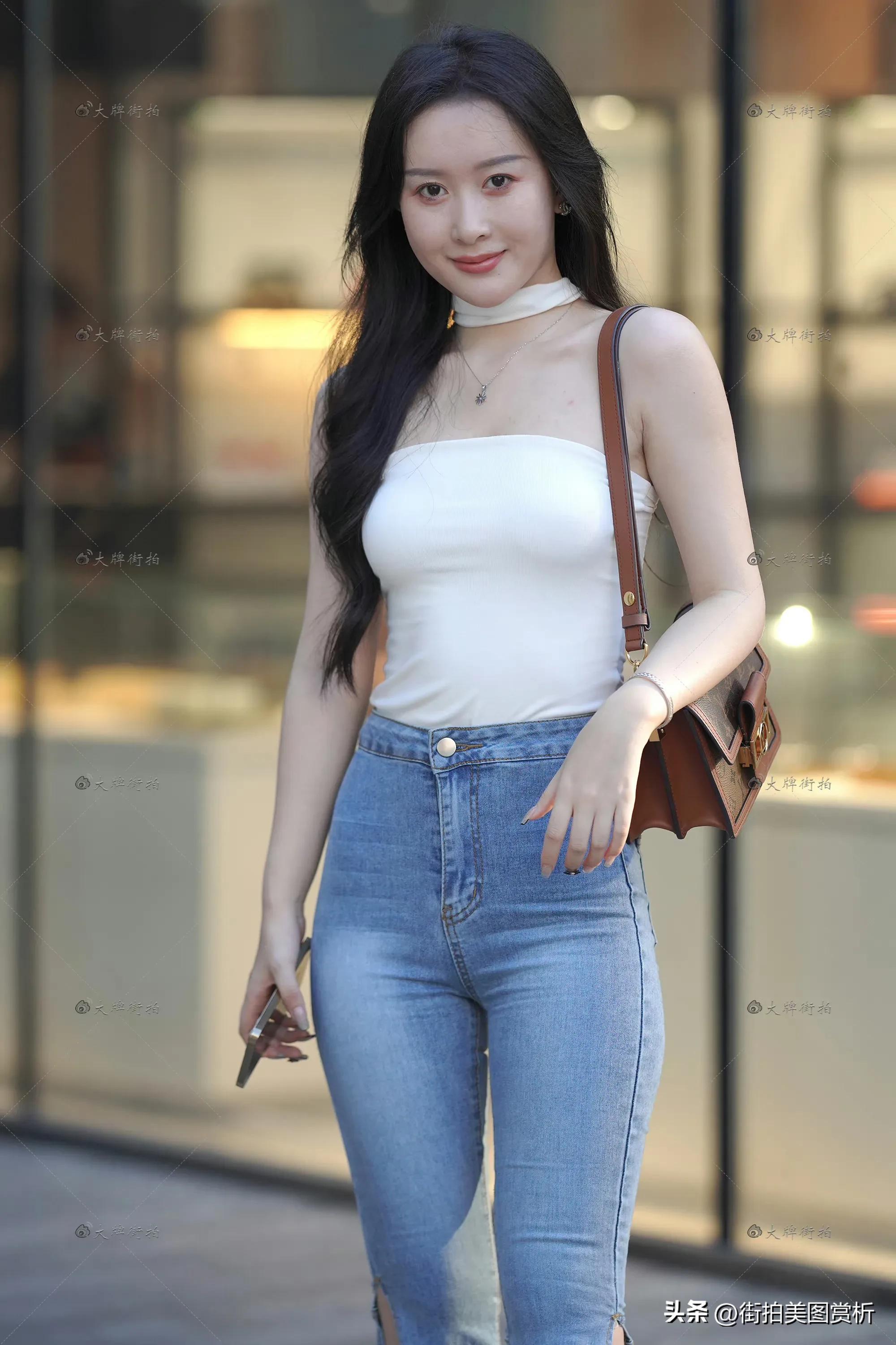 Skinny jeans for a ladylike look. - iNEWS