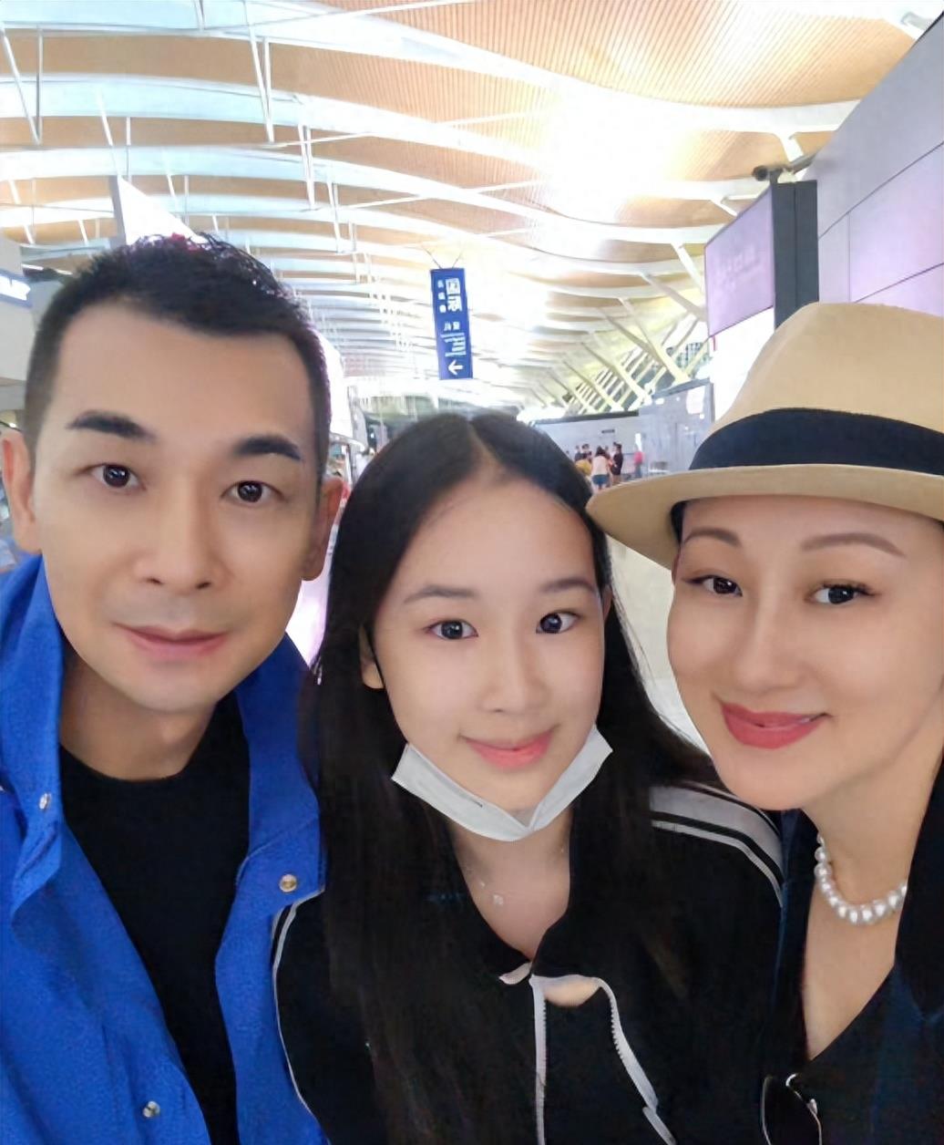 Popular actress Zhang Xinyi and three male idols made a stunning ...