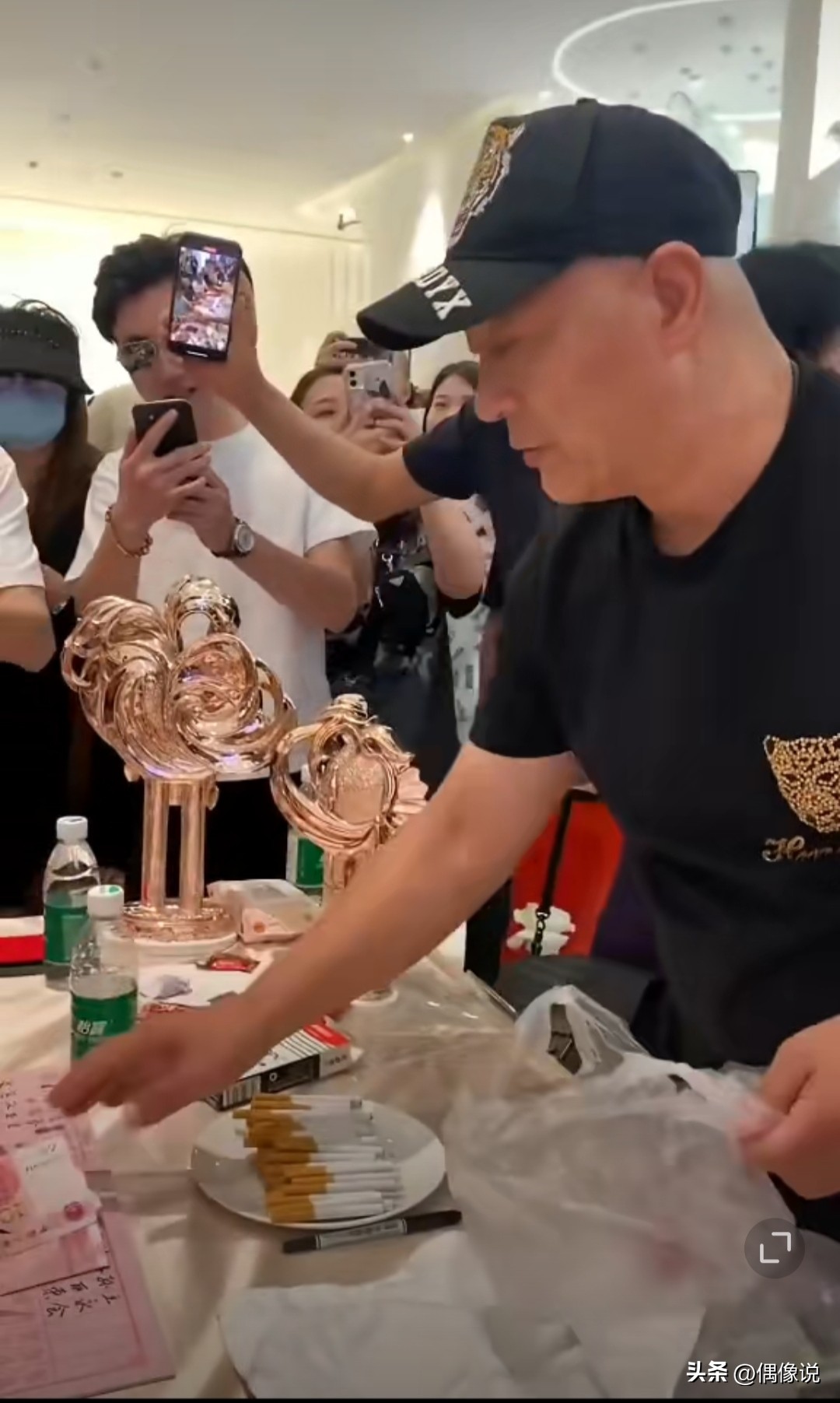 The wedding scene of Liu Neng's son Wang Liang was full of stars, Zhao ...