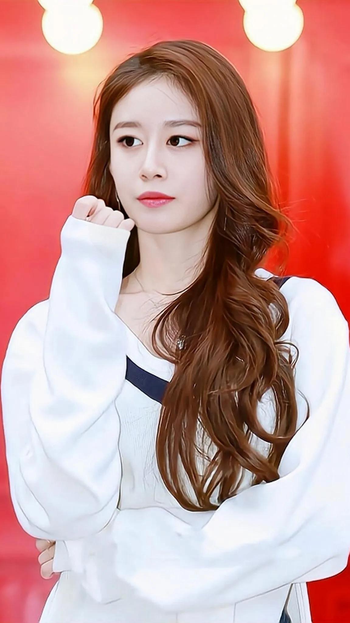 Park Ji-yeon - iNEWS