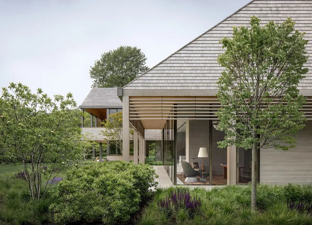 The designer's "saucy operation" transformed a 300-square-meter farm ...