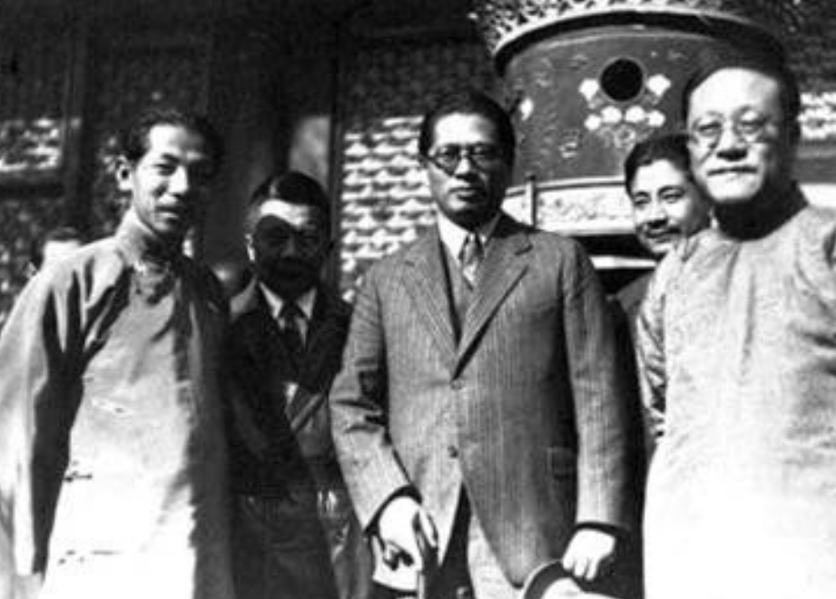 Zhang Xueliang wrote a letter to borrow money from Song Ziwen, and he ...