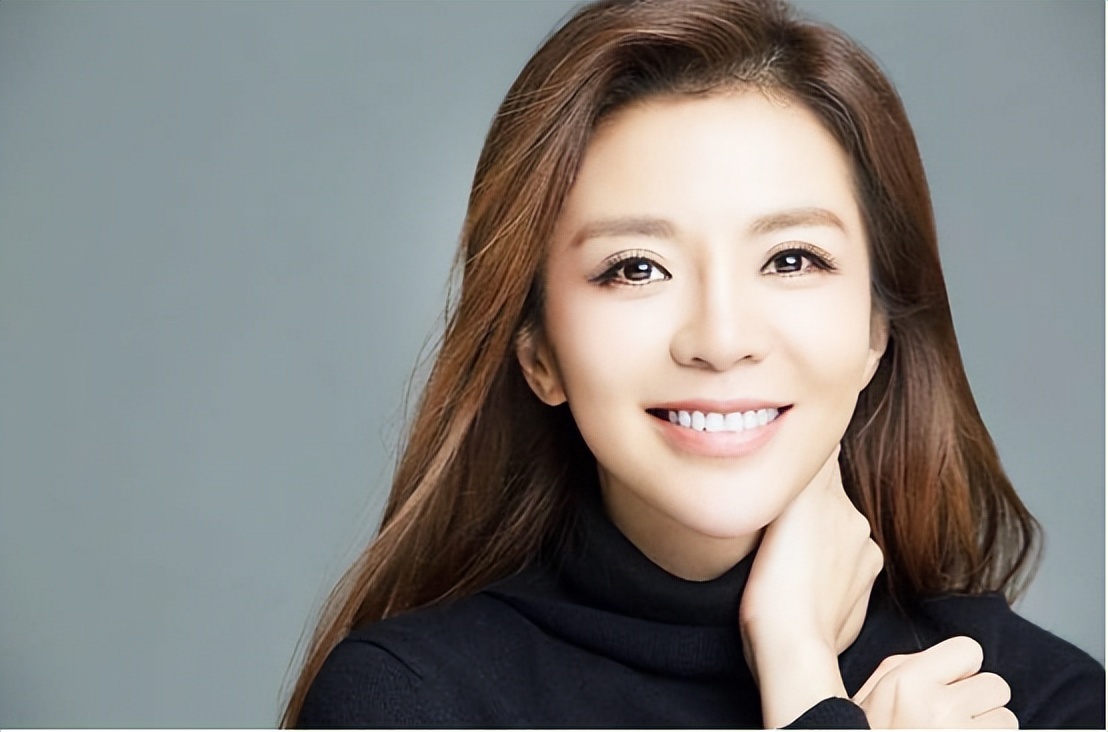 CCTV Host Zhu Xun: Marries 8-year-old Wang Zhi to serve his paralyzed ...