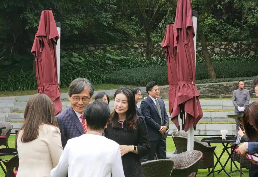 Huo Qigang and Guo Jingjing's family showed their charm at the event ...