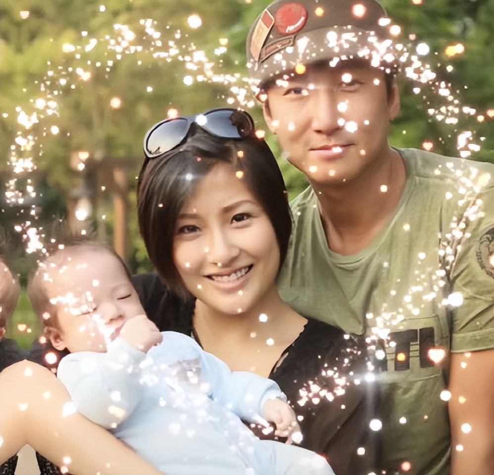 Ku Juji posted a family portrait celebrating the 9th anniversary of his ...