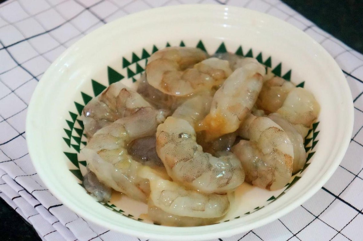 The prawns are full of treasures, don't waste the shrimp heads, try ...