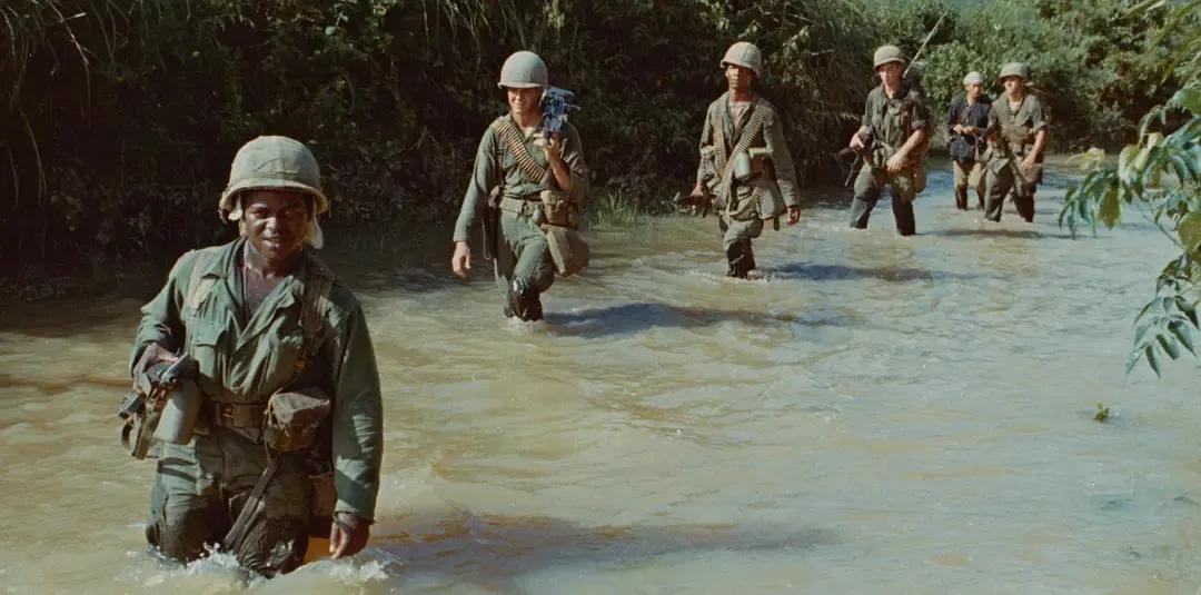 The Vietnam War : The Path of Defeat for the American Army - iMedia