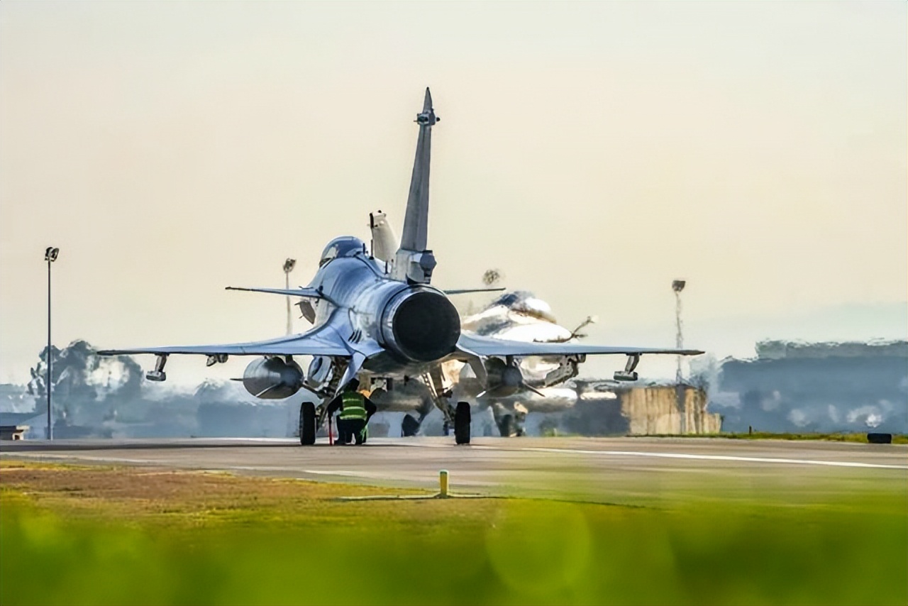 At an altitude of 10,000 meters, fighter planes catch up and "fight ...