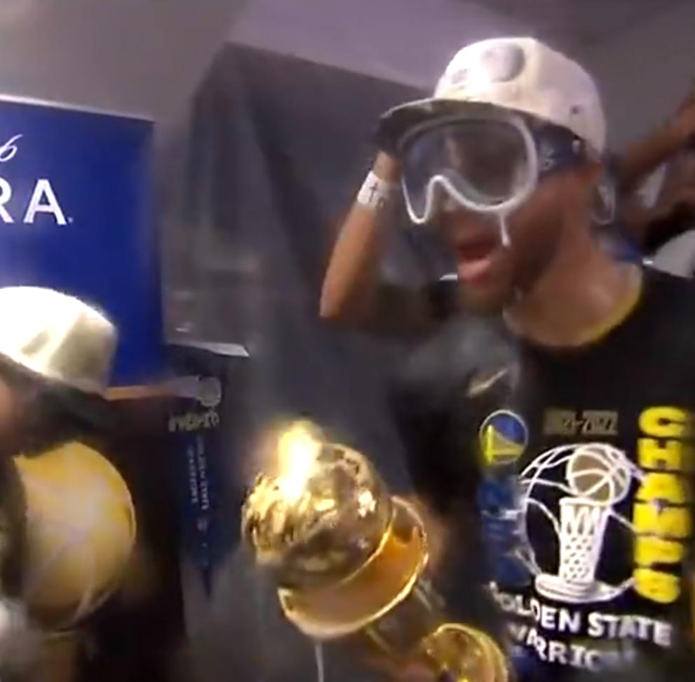 Curry slaps Kuroko in the face 3 times!The champagne topping is still ...