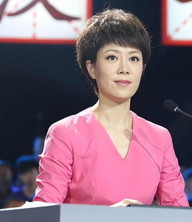 CCTV host Li Wenjing: Wearing a wig to host for more than 10 years, 48 ...