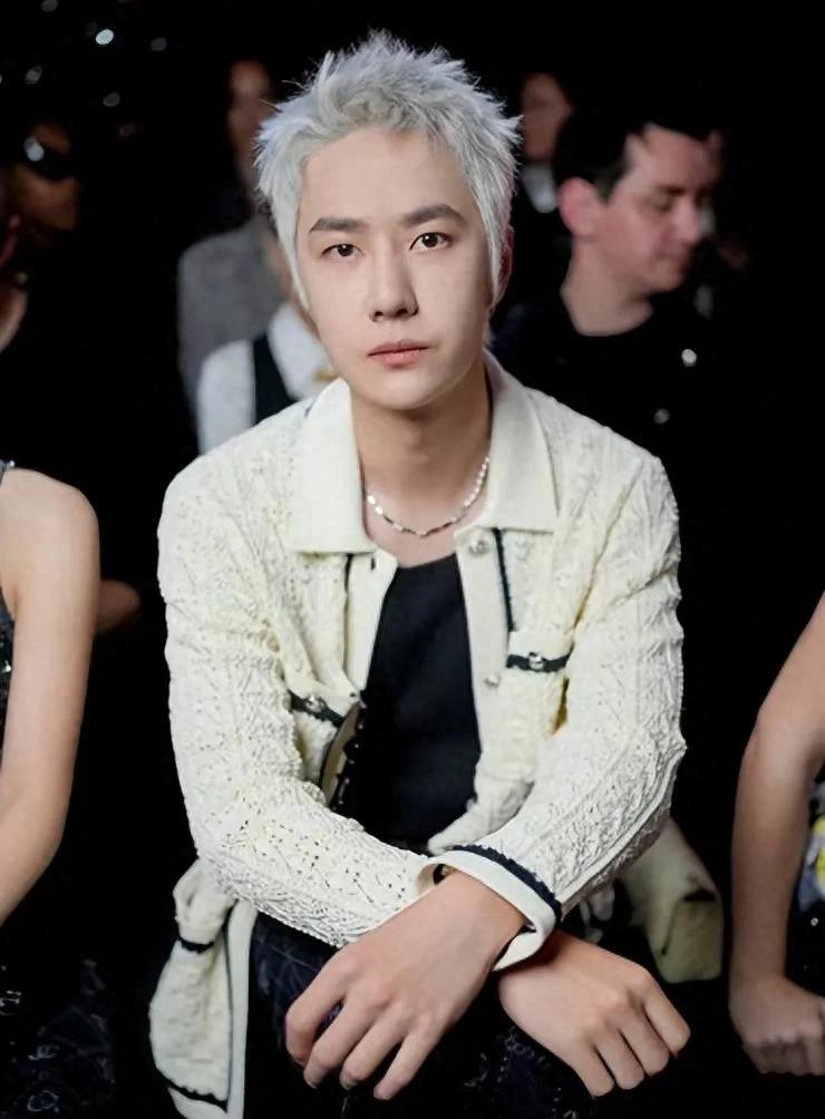 Shocking! Wang Yibo and Zhang Zifeng wear couple pants together ...