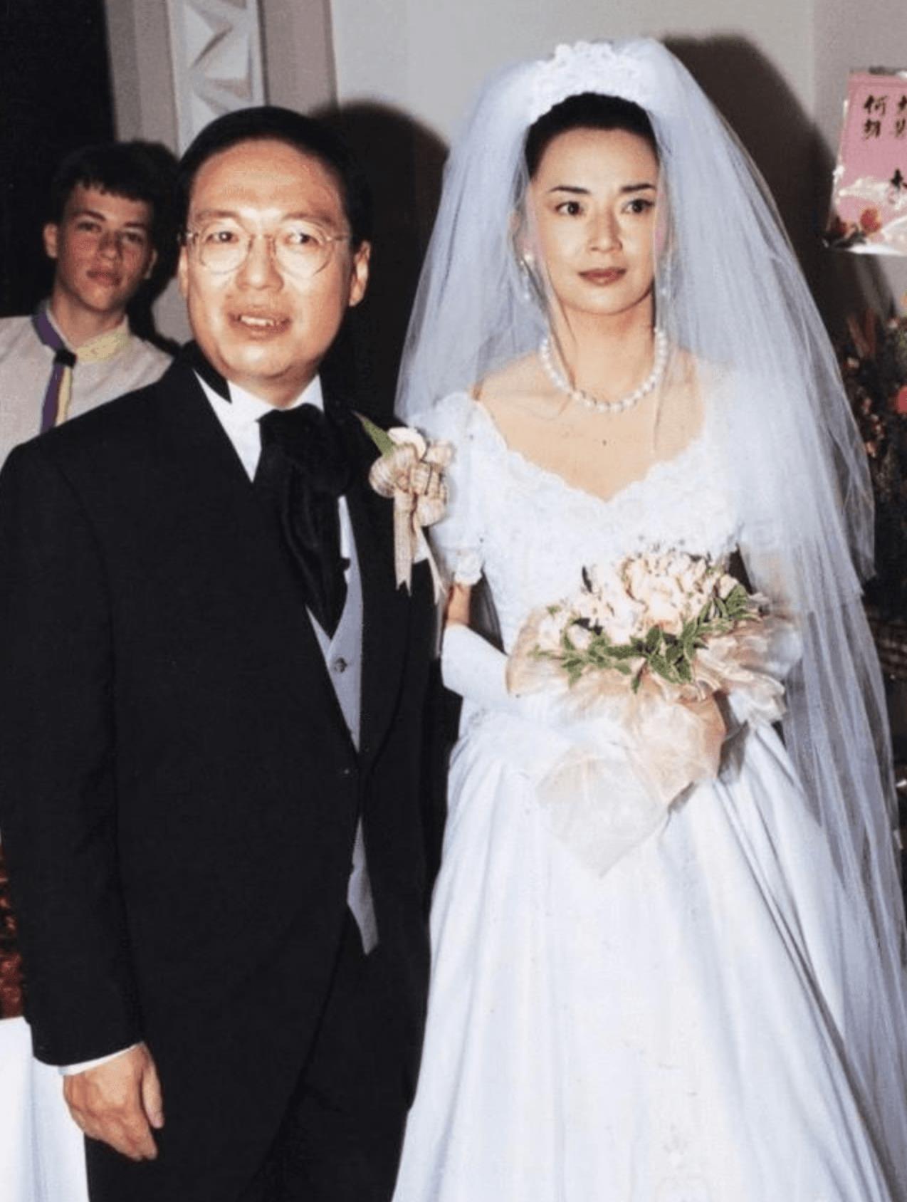 Hu Huizhong's 74-year-old husband seldom shows his face. He is full of ...