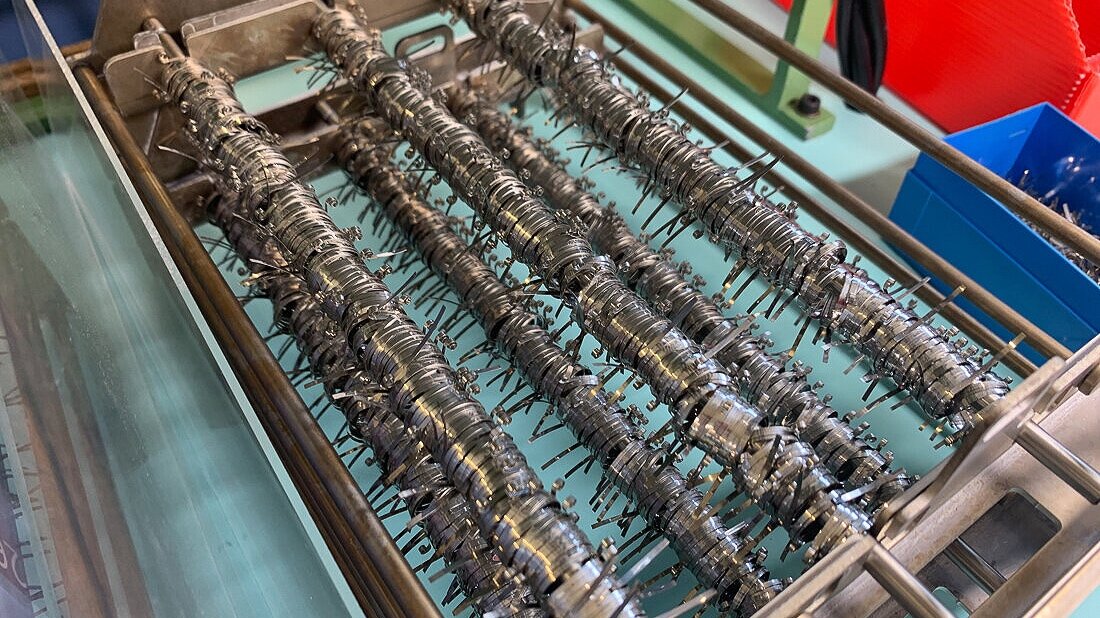 How is the movement spring made? - iNEWS