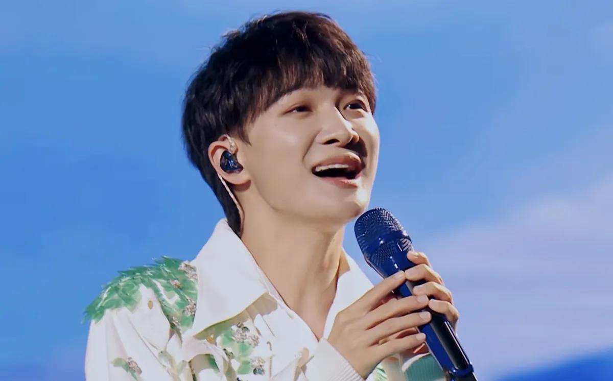 Zhou Shen, a singer known in China, almost, a singer unknown to Chinese ...