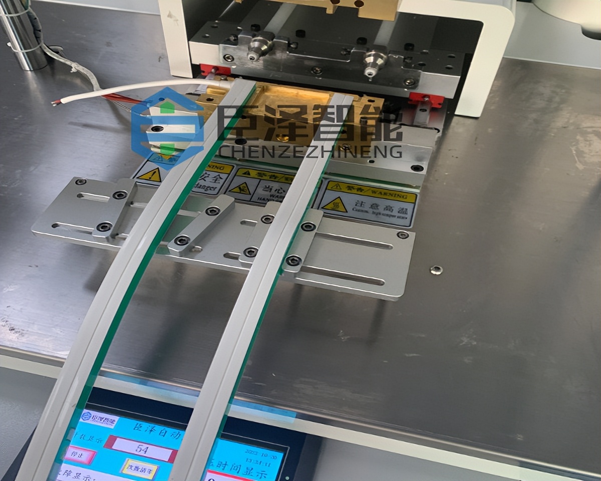 Silicone light strip plug all-in-one forming machine - iNEWS