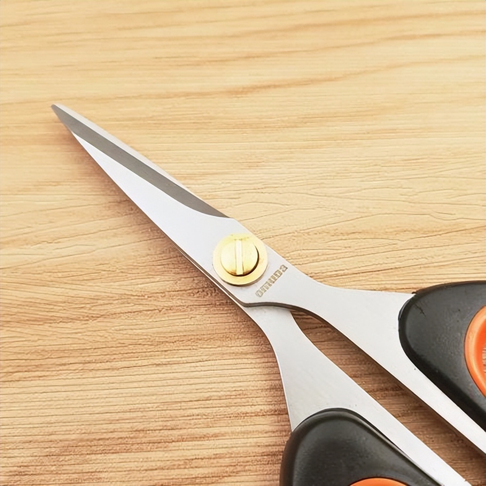 Don't throw away the blunt scissors at home, just a spoonful of salt ...