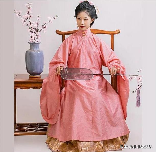 The clothing system in the Ming and Qing Dynasties: the upper garment ...