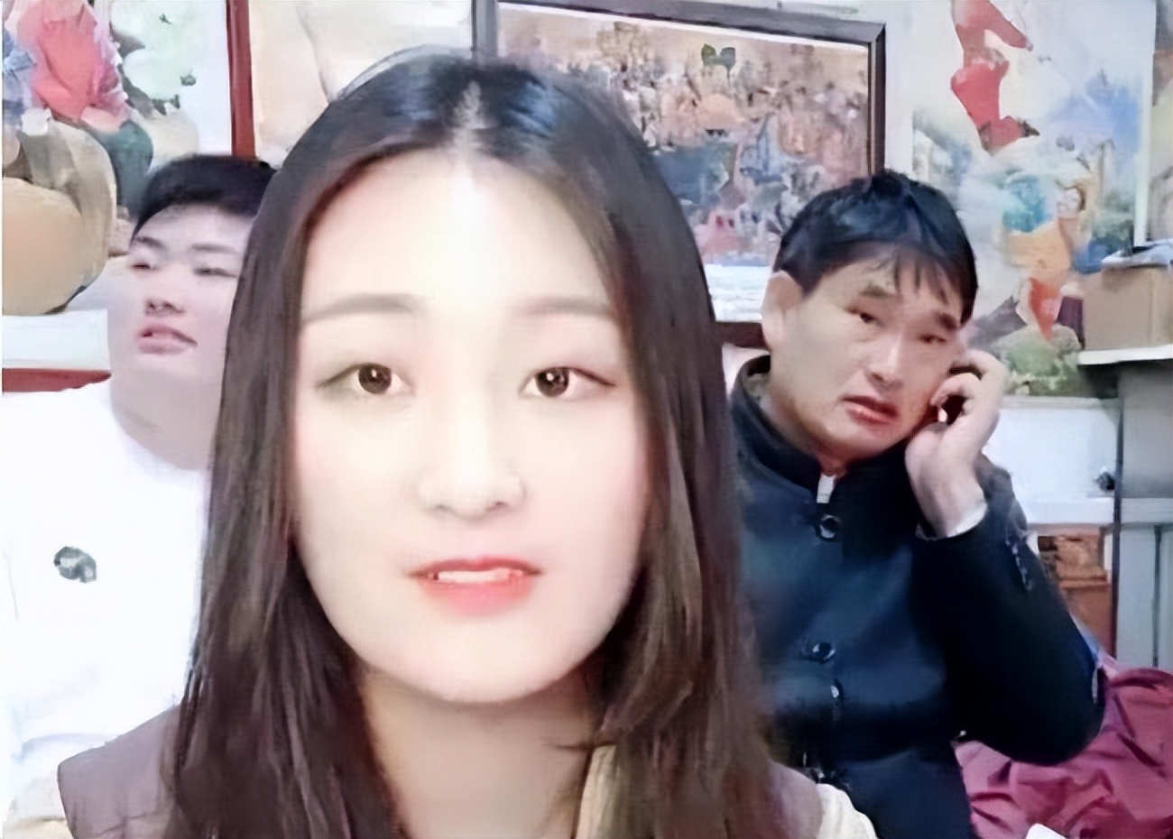 After Chen Meng and Zhu Xiaowei got married, they played a bottle with Mrs. Dayi ...