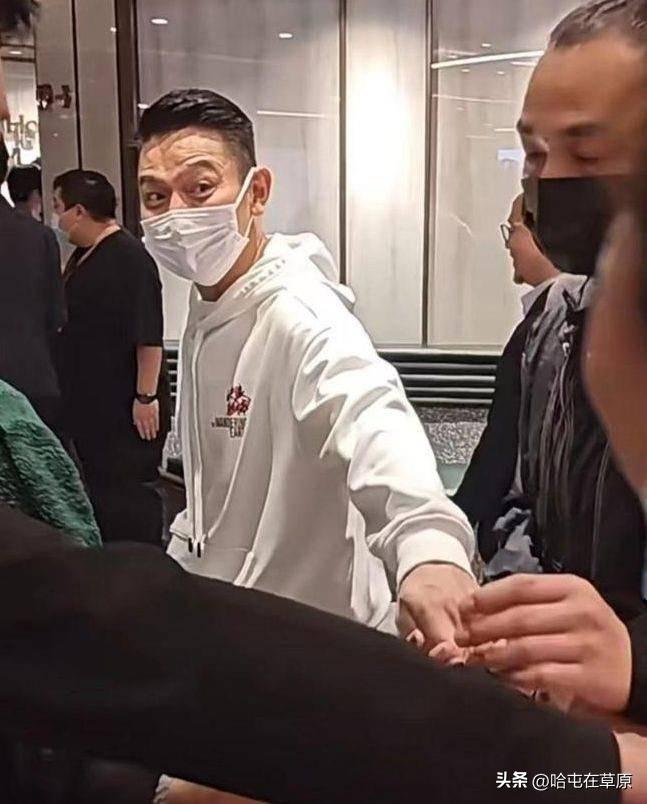 61-year-old Andy Lau was spotted shopping in a shopping mall. He was ...