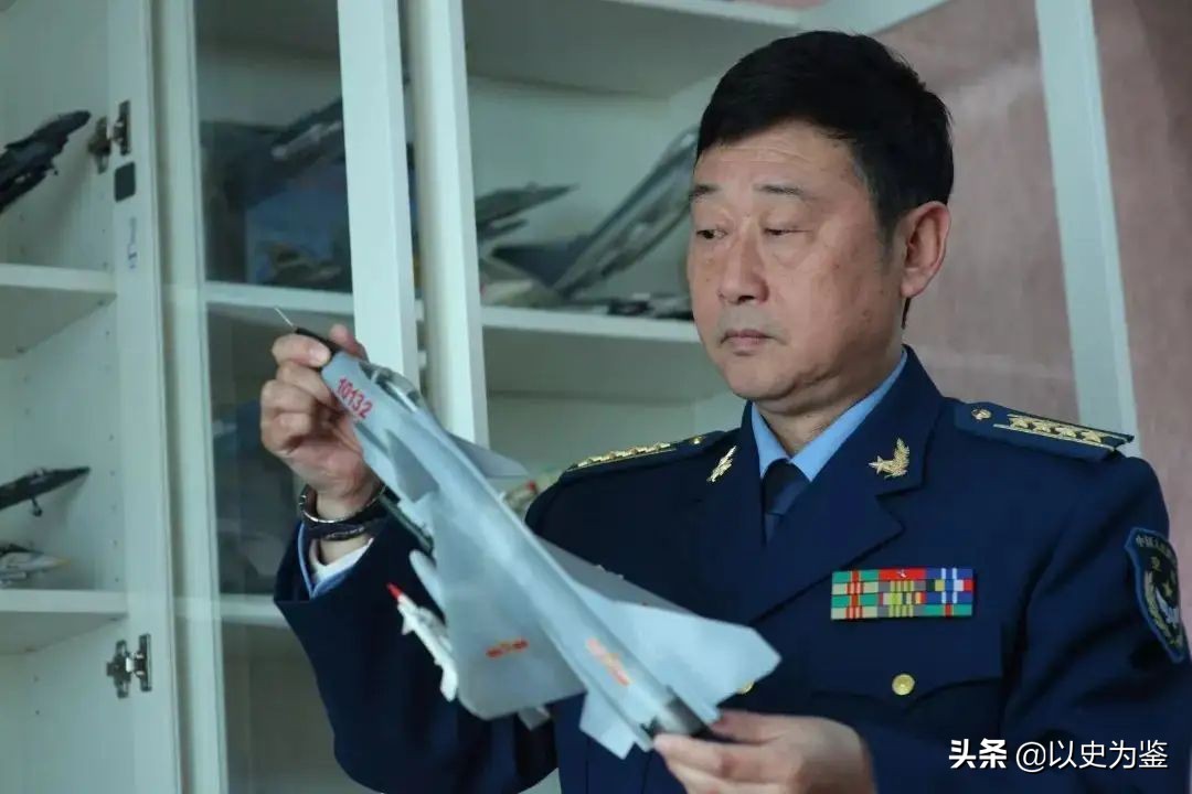 In 1998, when the J-10 was preparing to fly for the first time, the ...