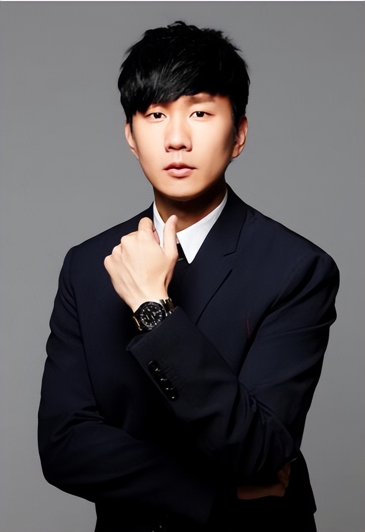 It is rare to meet Lin Junjie in a century, a photo made him regret his ...