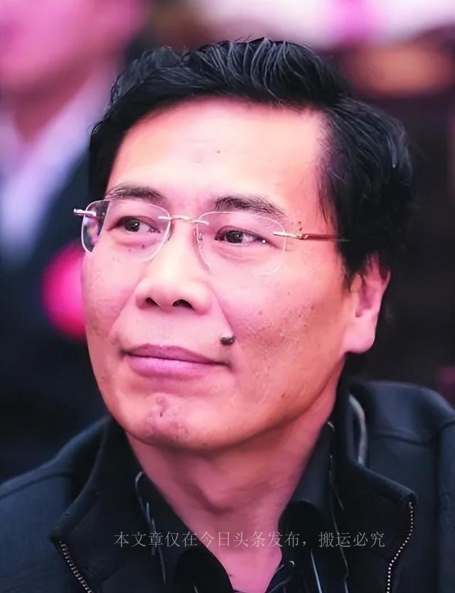 It has been 8 years since Xiao Lin died of illness. Looking at his wife ...