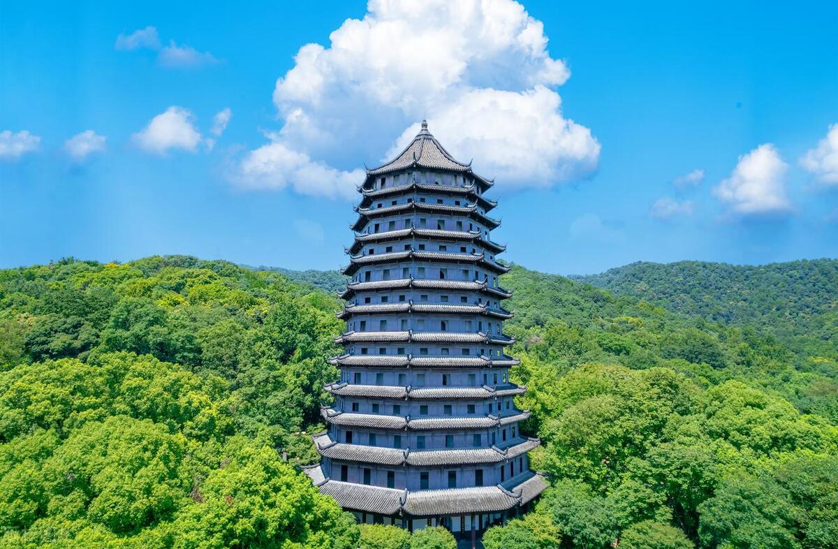 The pagoda is soaring, climbing and looking around - the couplets on ...