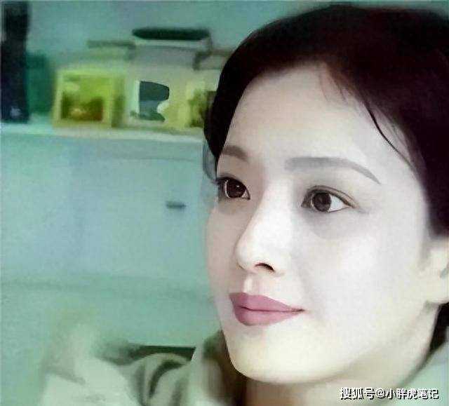 She is Liu Yifei's mother Liu Xiaoli. She has been divorced twice and ...