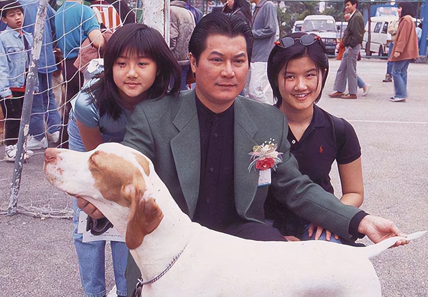 Why can Deng Guangrong be on an equal footing with Fok Yingdong?Not by ...