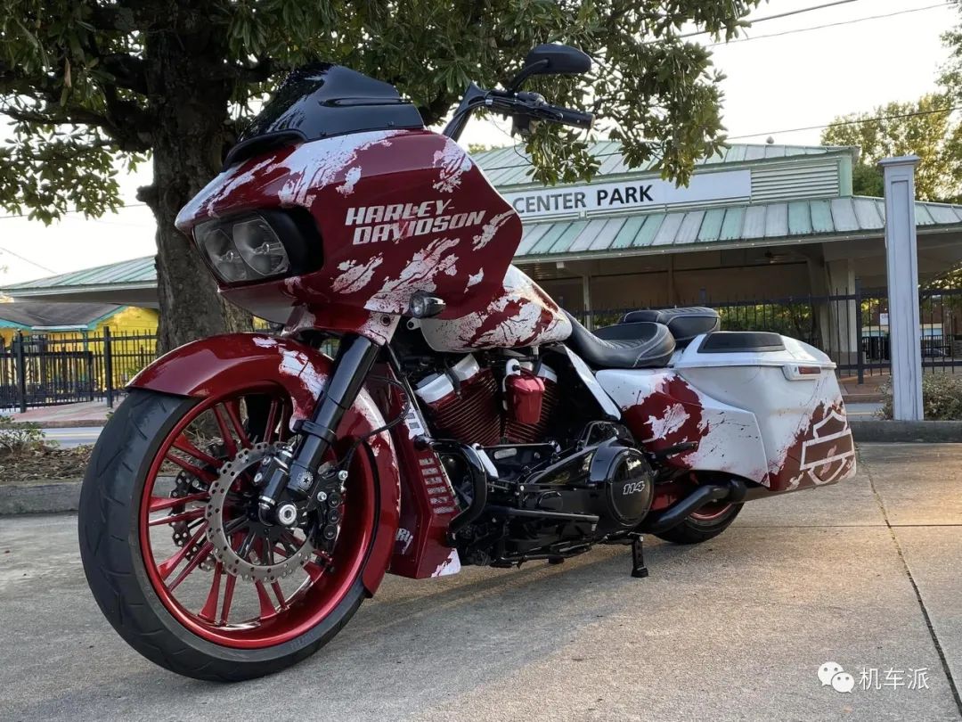 Blood splatter painting Harley road gliding Fat Bagger modification ...