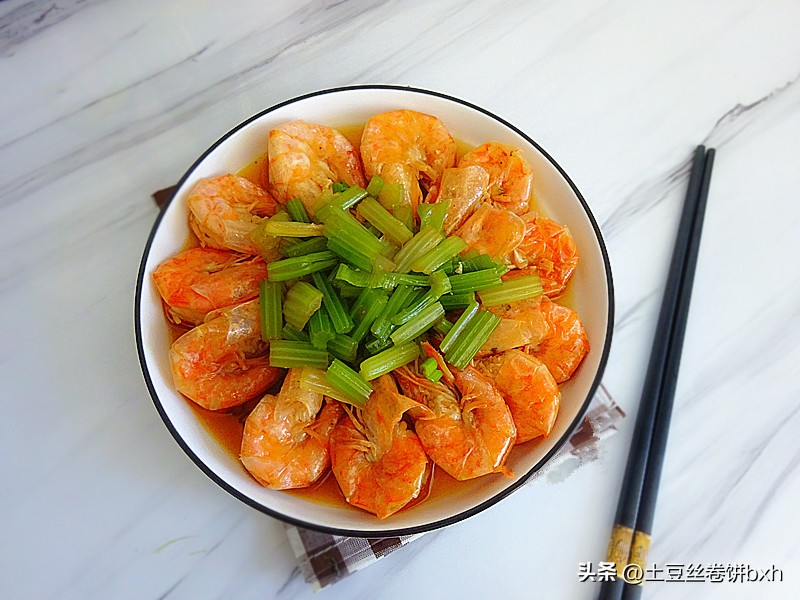 There are many benefits to eating shrimp in autumn. Don't boil it and ...