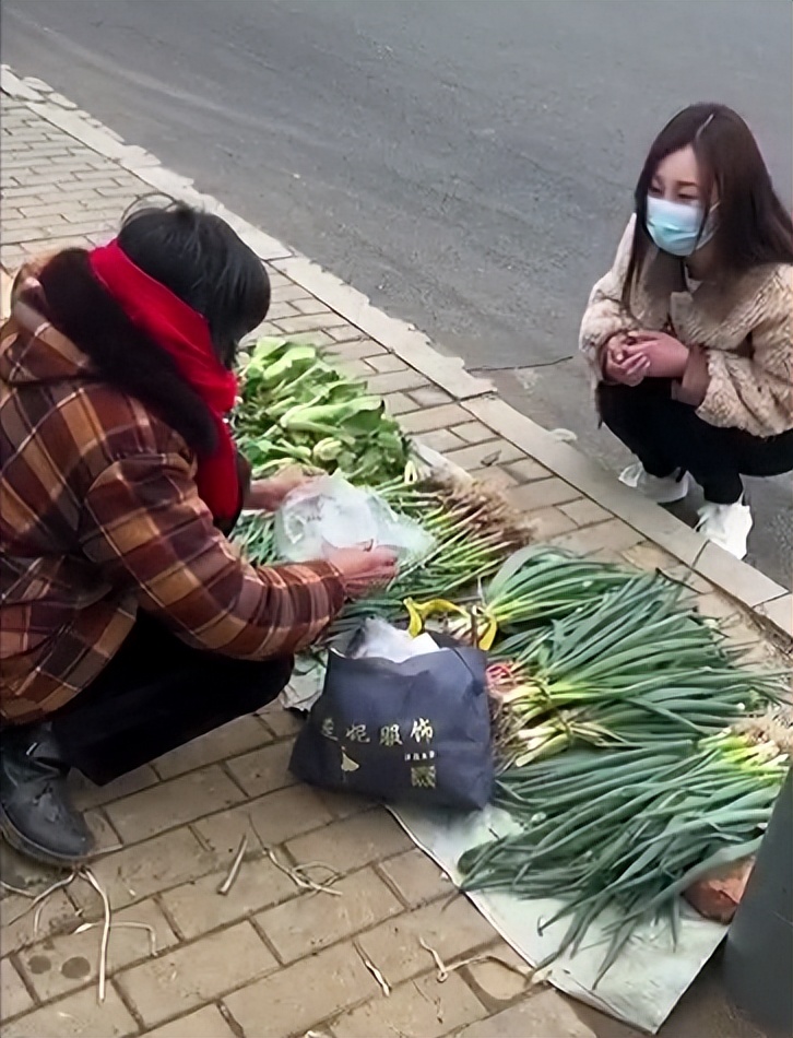 Chen Yanan came back and brought goods and no one bought them. He ...