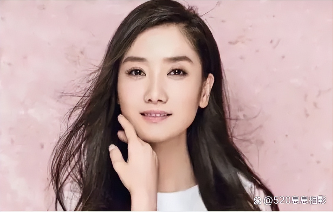 The variety show that Linghua and her five backup dancers are on is ...