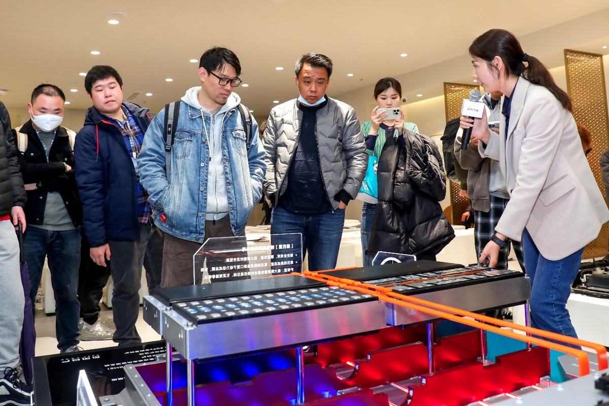 Discovering "electricity" in the magical city, love at first sight ...