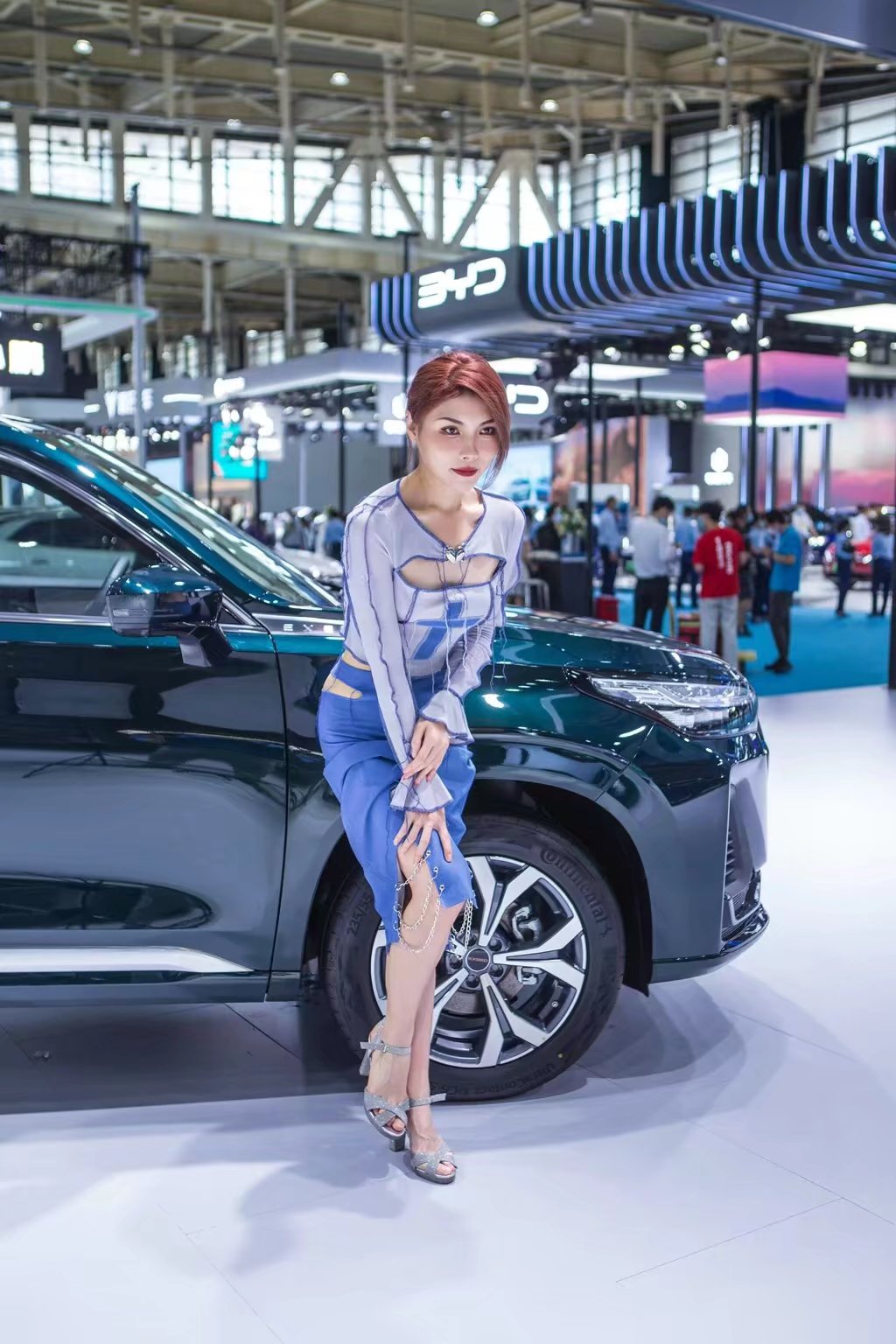 Beautiful car model debuts a variety of new cars for the first time - iNEWS