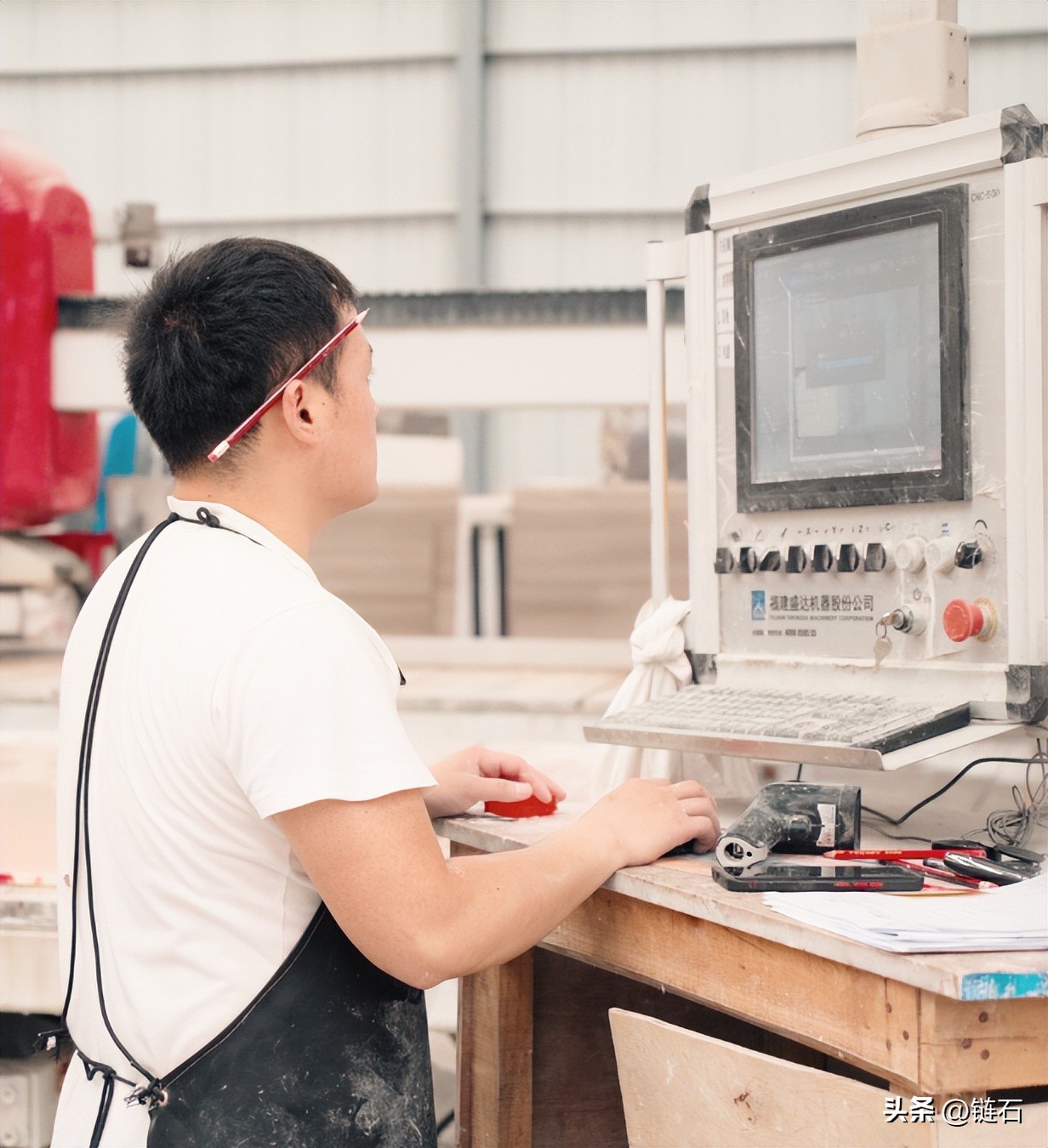 Traditional factory VS digital factory, the gap is clear at a glance ...