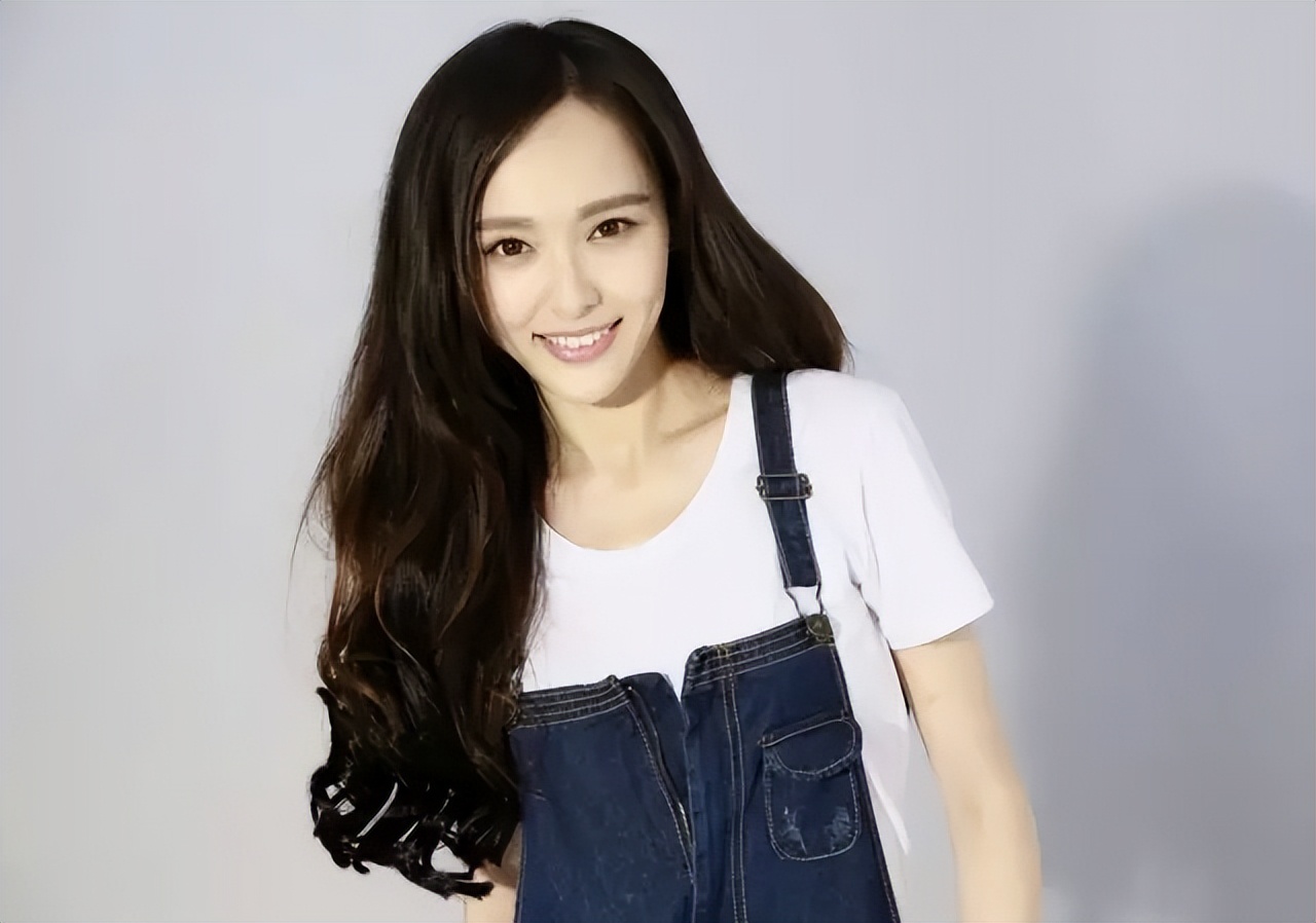 Actress Clothing - Tang Yan (1) - iNEWS