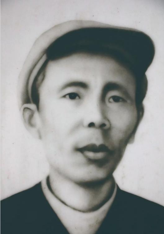 In 1949, the soldier pointed to Deng Hua in the newspaper and said, "It ...
