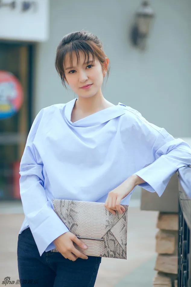 Fashion street shooting actress Xiao Yin - iNEWS