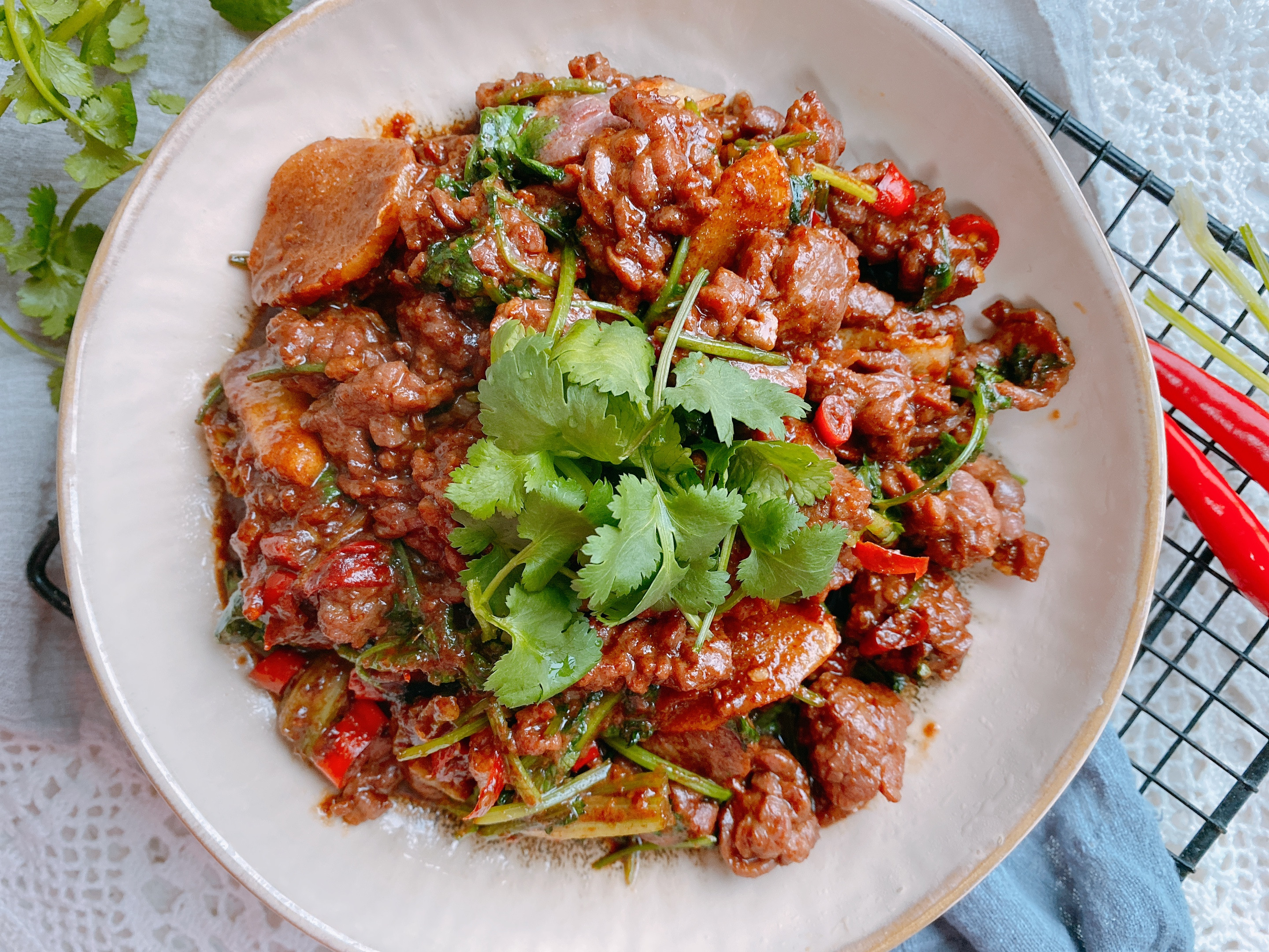 Sauteed Beef with Coriander - iNEWS